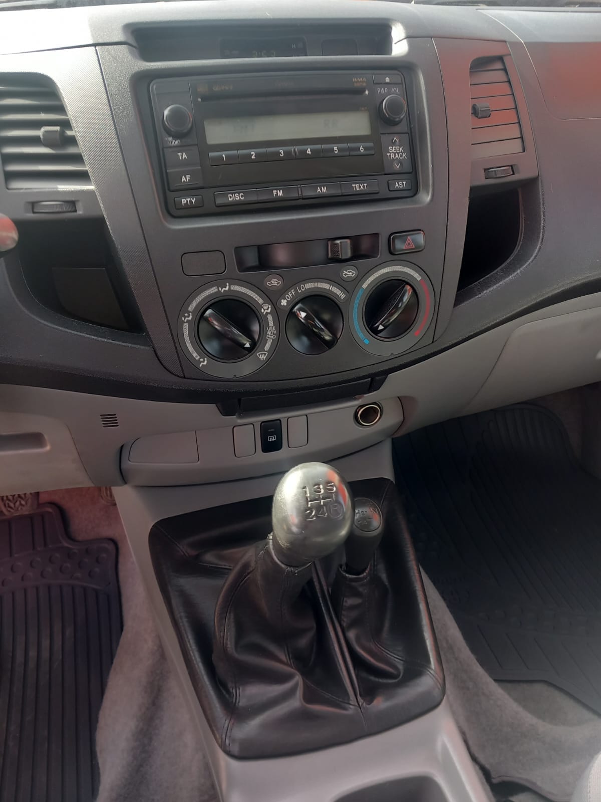 TOYOTA HILUX 4X4 - Stand | Missauto