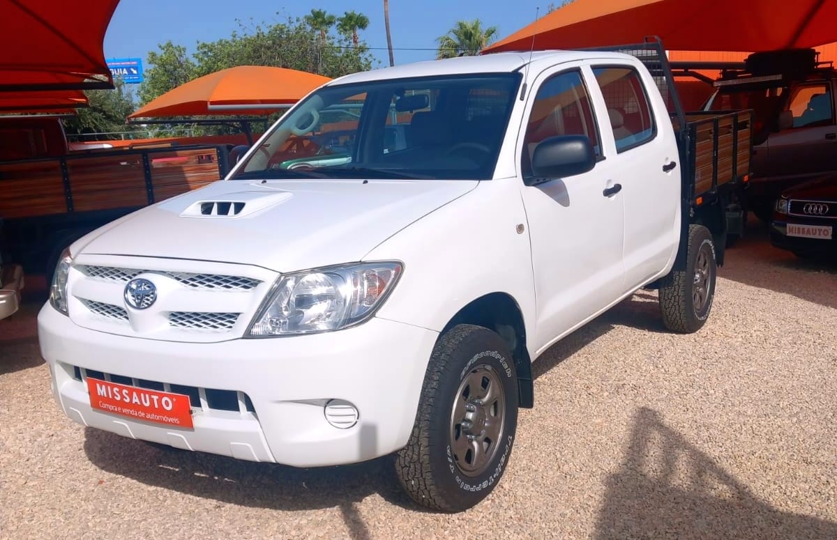TOYOTA HILUX 4X4 - Stand | Missauto