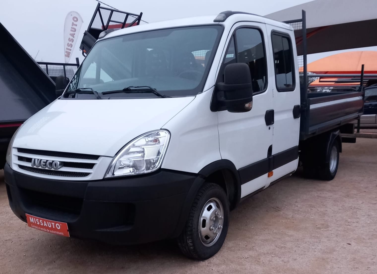 IVECO DAILY 35 (CABINE DUPLA BASCULANTE) - Stand | Missauto